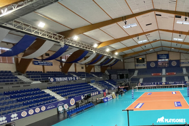 Les tribunes du Palais de Sports de Castelnau-Le-Lez